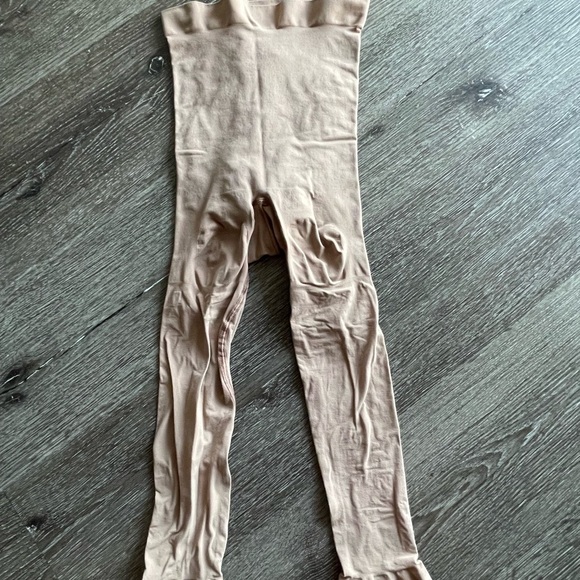 SKIMS | Intimates & Sleepwear | Skims Neutral Highwaisted Leggings ...